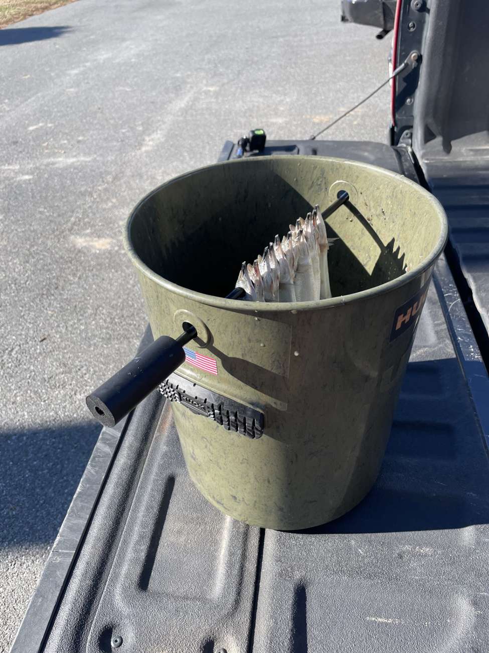 HUCK Performance Bucket - 5 Gallon - Ballyhoo - TackleDirect